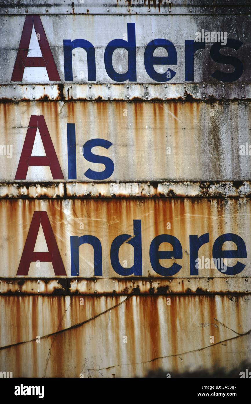 The front view of an old rusty cargo container and lorry trailer Stock ...