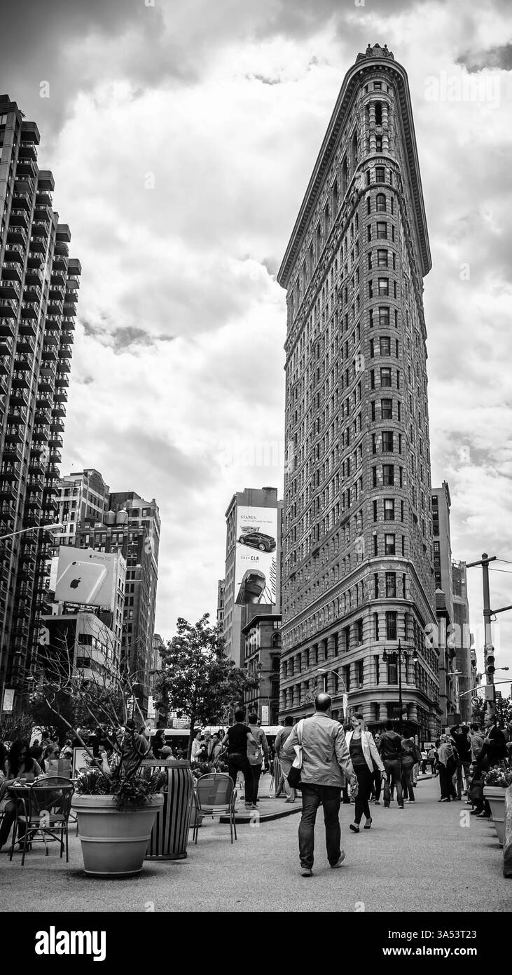Landmark fifth avenue building Black and White Stock Photos & Images ...