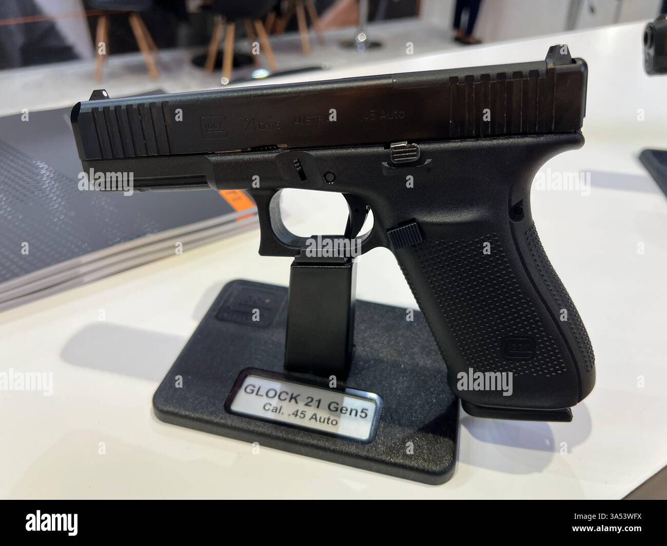 GLOCK 21 Gen5 With the new addition of the .45 AUTO in the Gen5 lineup ...