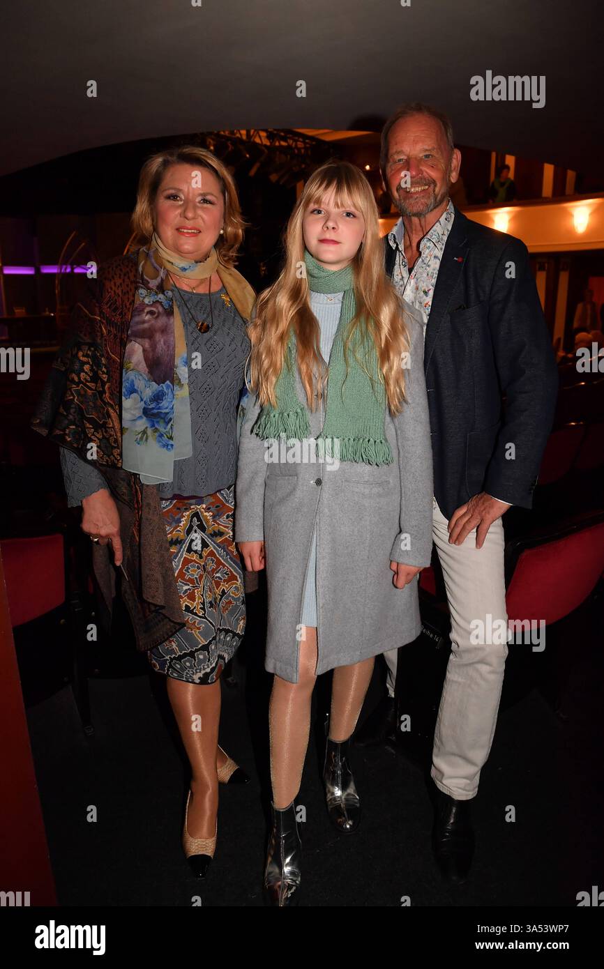 Angela Wiedl mit Ehemann Uwe und Tochter Gina / Premiere ...