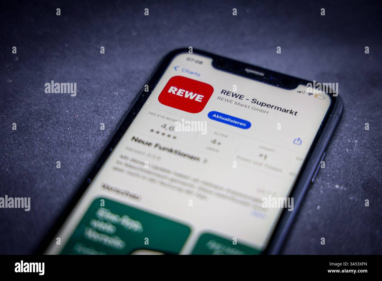 Apple App Store auf einem iPhone. Apps-Charts gratis. REWE Supermarkt ...