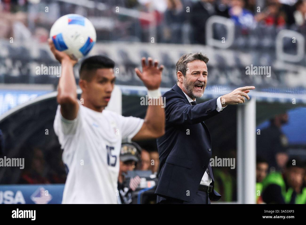 Panama's head coach Thomas Christiansen, right, reacts next to Panama's ...