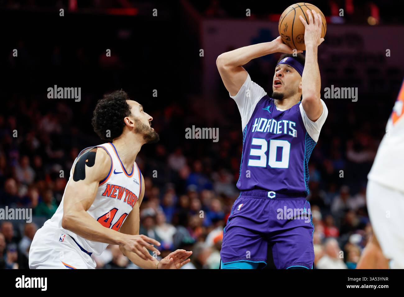 Charlotte Hornets guard Seth Curry (30) looks to shoot over New York ...