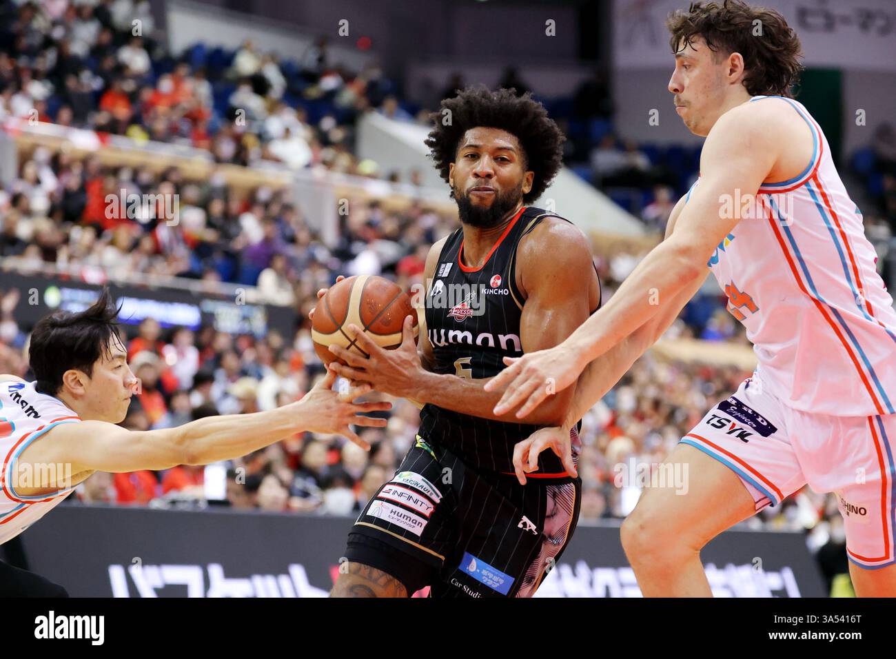 Osaka, Japan. 19th Mar, 2025. Matt Bonds (Evessa) Basketball : 2024-25 ...