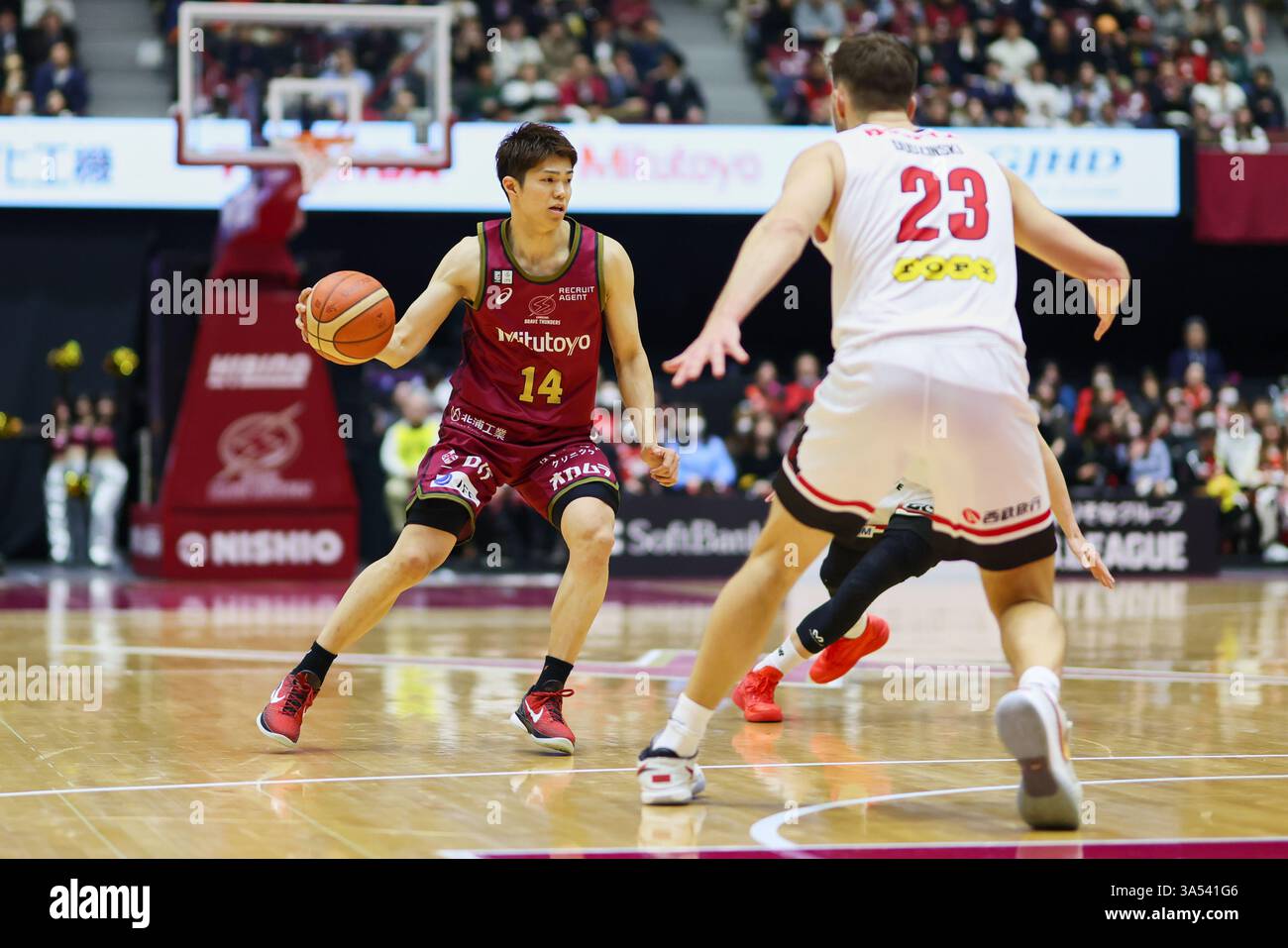 Kawasaki Todoroki Arena, Kanagawa, Japan. 19th Mar, 2025. Teppei Kashiwagura (Brave Thunders ...