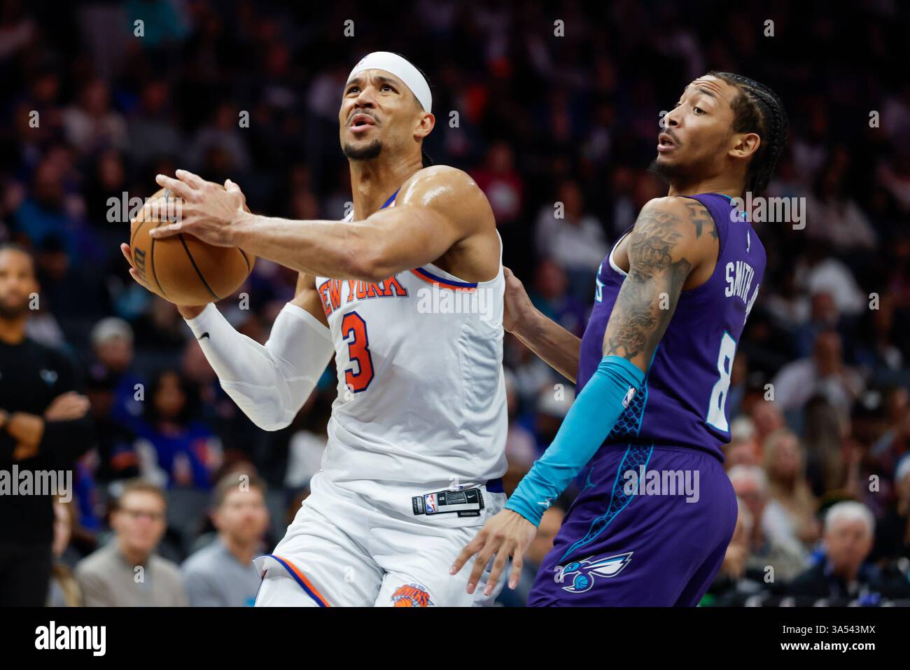 New York Knicks guard Josh Hart (3) drives to the basket against ...