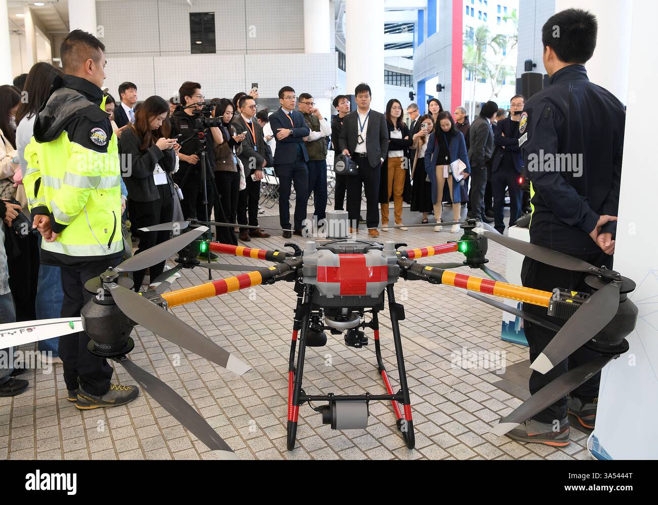 (250321) -- HONG KONG, March 21, 2025 (Xinhua) -- Journalists look at a drone used by the Fire ...
