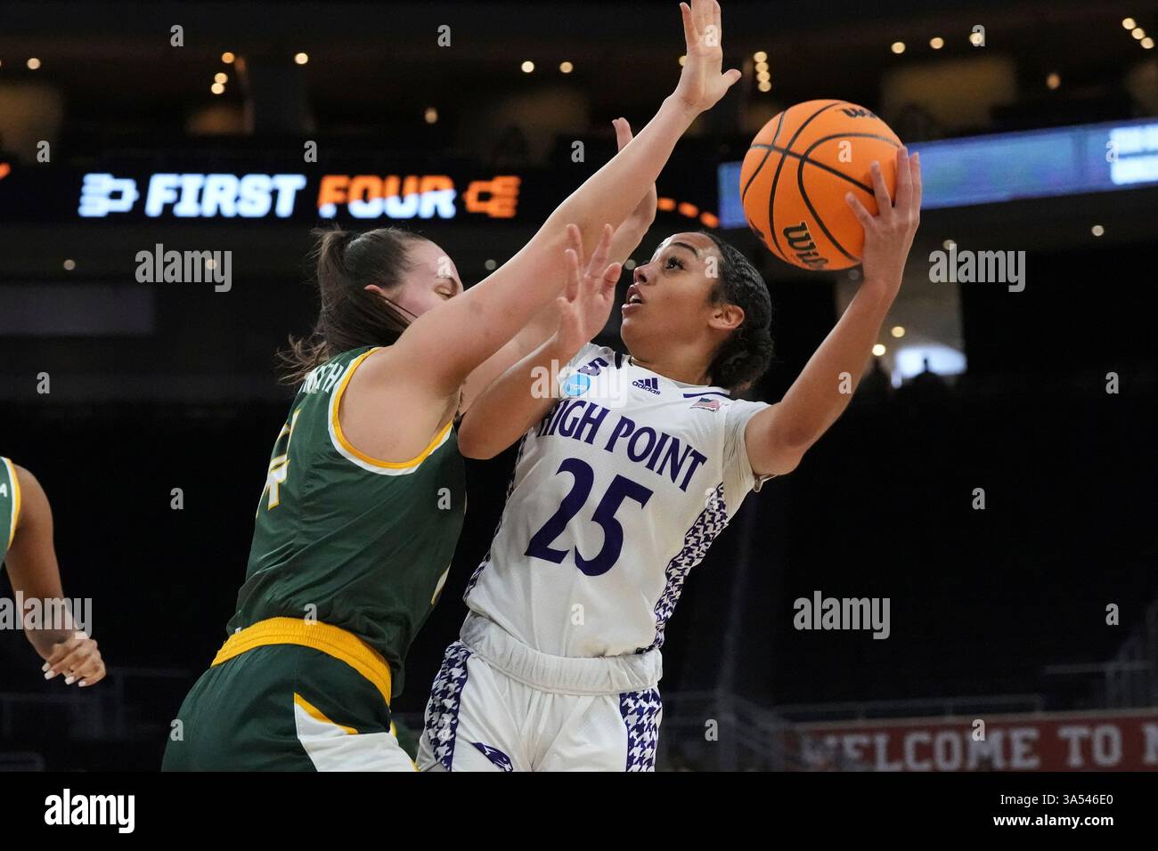 High Point guard Aaliyah Collins (25) shoots over William & Mary ...