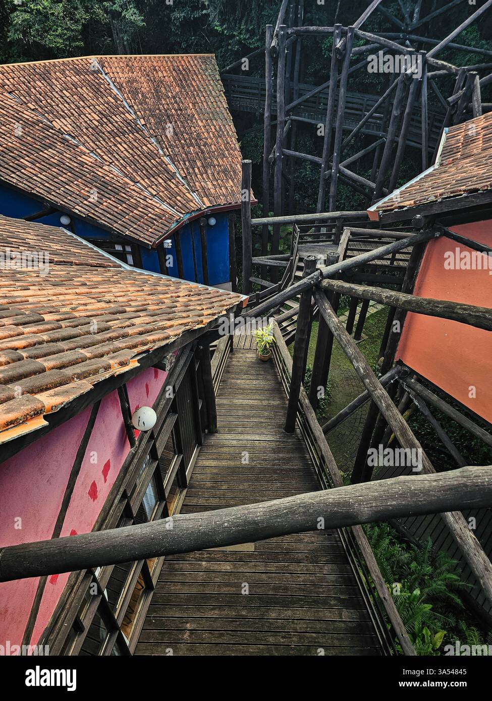 Wooden Structures and Colorful Architecture at UNILIVRE - Curitiba ...