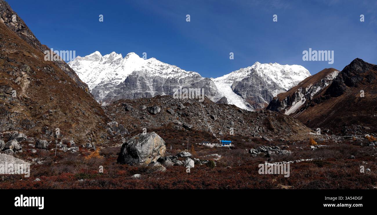 Awesome mountains range in the Langtang trekking route Stock Photo - Alamy