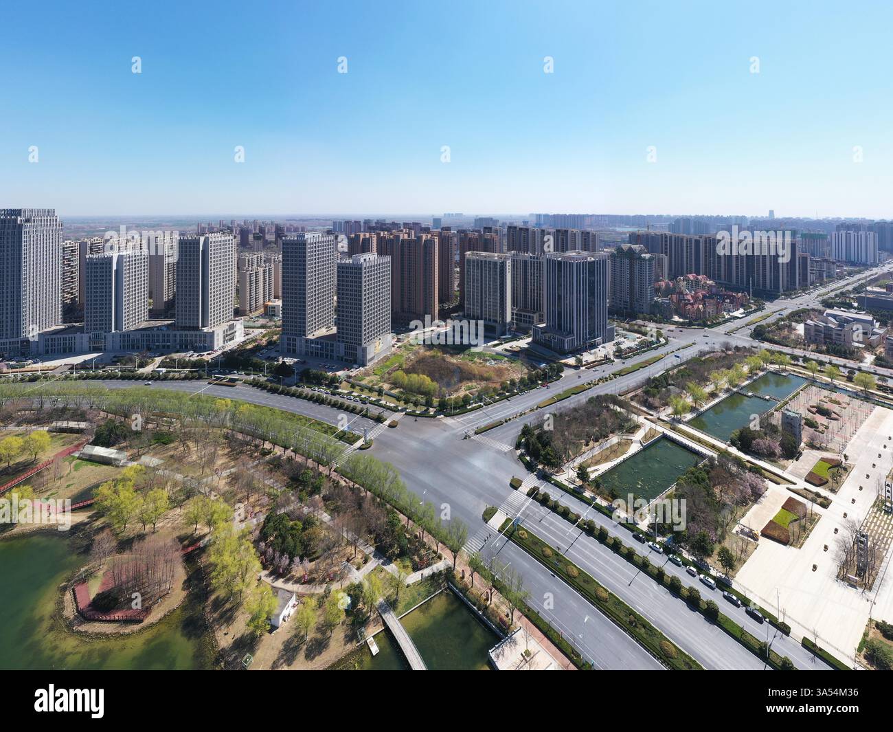 Aerial photo shows the spring scenery of the Furong Lake in Xuchang ...