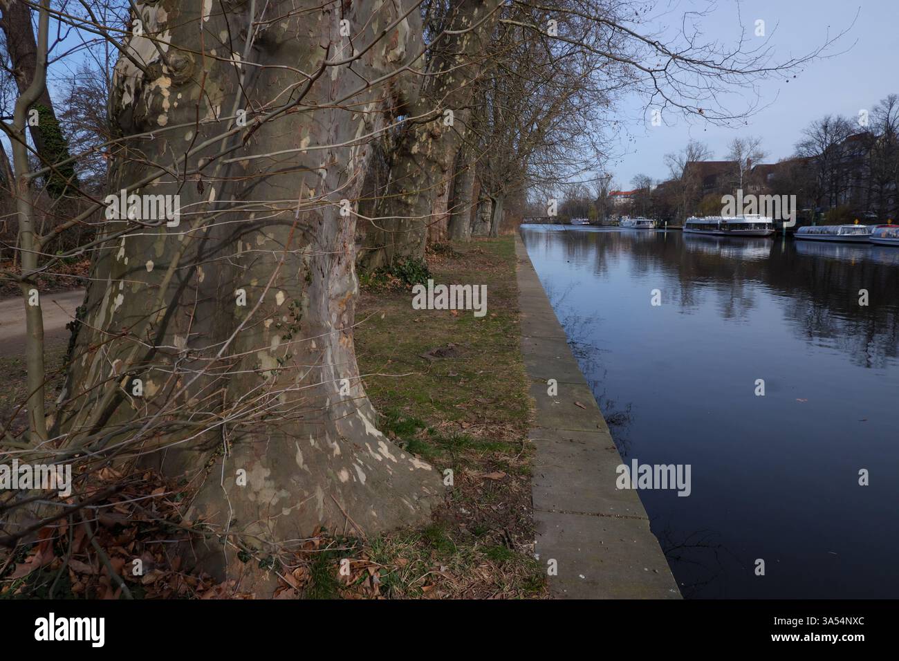 River Spree in Charlottenburg between the Schlossbrücke and ...