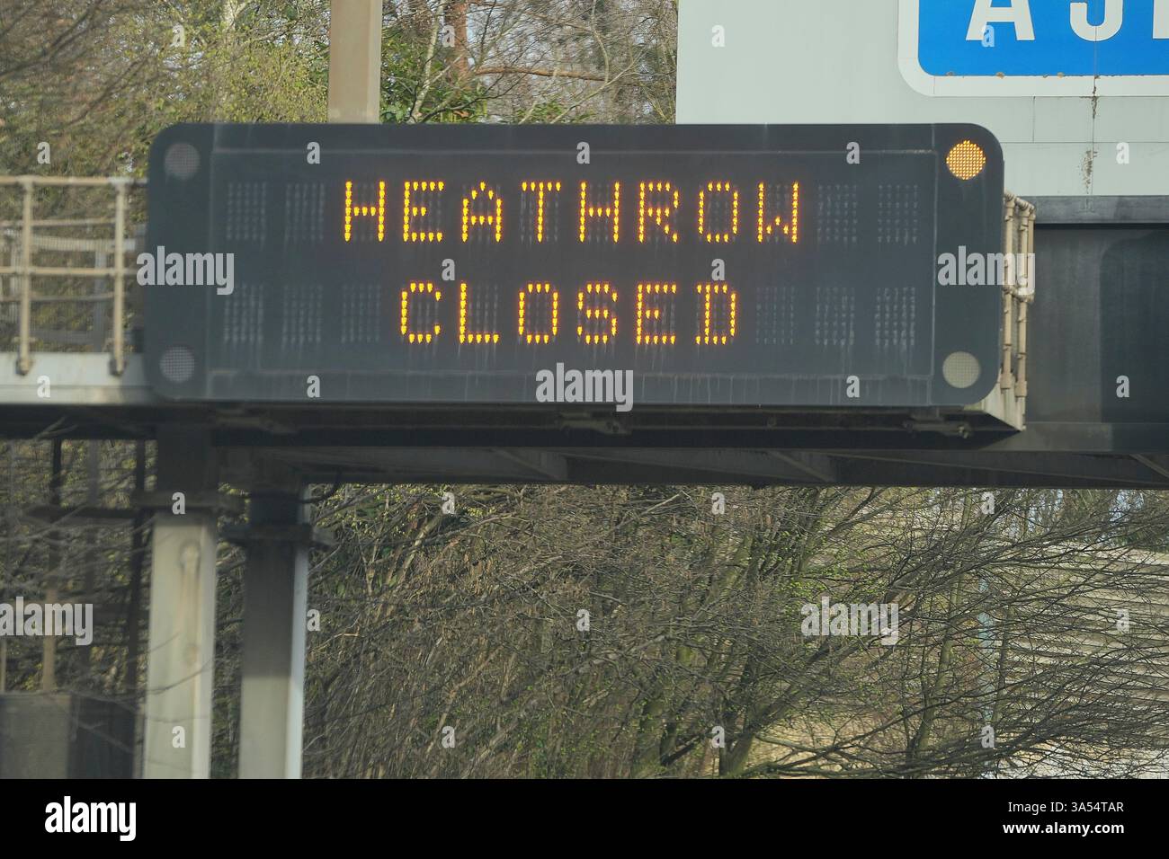 A sign on the motorway shows Heathrow Closed as Britain's Heathrow ...