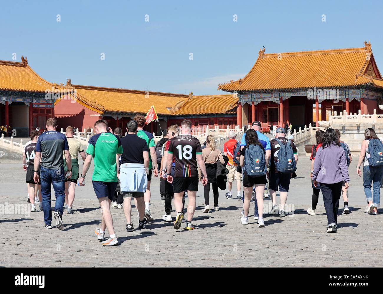 Foreign tourists visit the Palace Museum in Beijing, China, 19 March ...