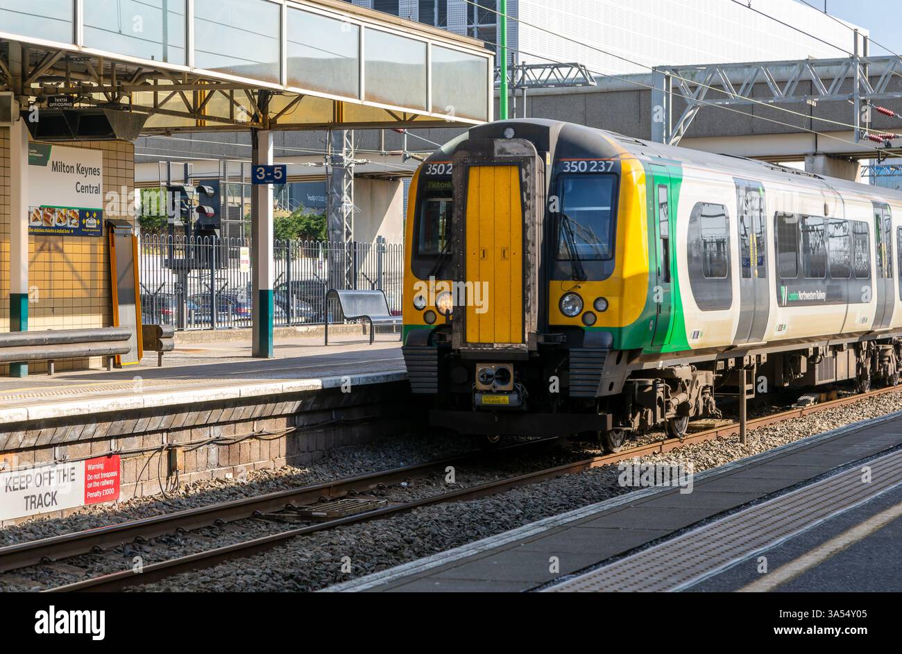 British Rail Class 350 train, London Northwestern Railway, Milton Keynes Central railway station ...