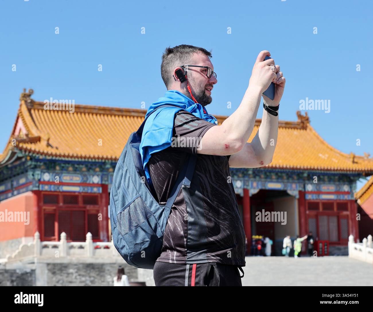 Foreign tourists visit the Palace Museum in Beijing, China, 19 March ...