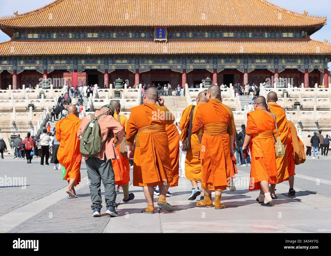 Foreign tourists visit the Palace Museum in Beijing, China, 19 March ...