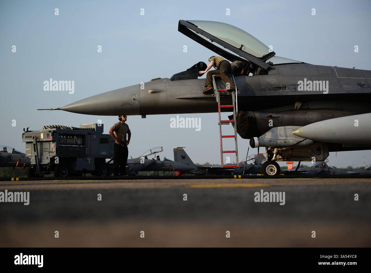 77th expeditionary fighter generation squadron hi-res stock photography ...