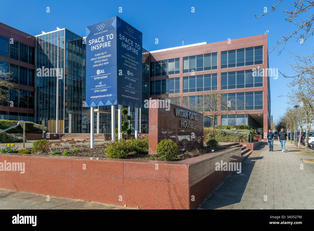 Modern architecture Witon Gate House office block, Milton Keynes ...