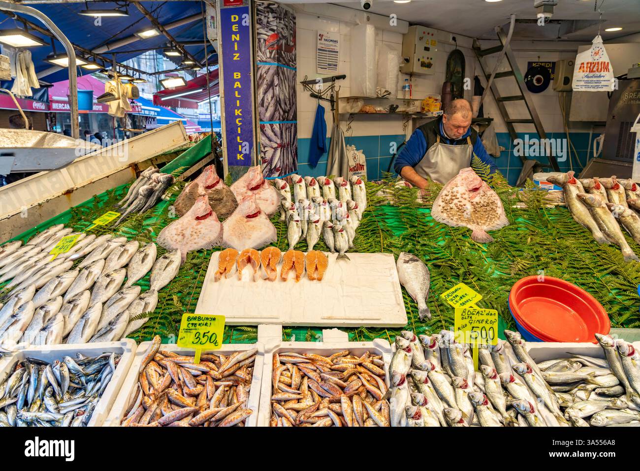 Fischmarkt Stand auf dem Fischmarkt in Karaköy, Istanbul, Türkei Stall ...