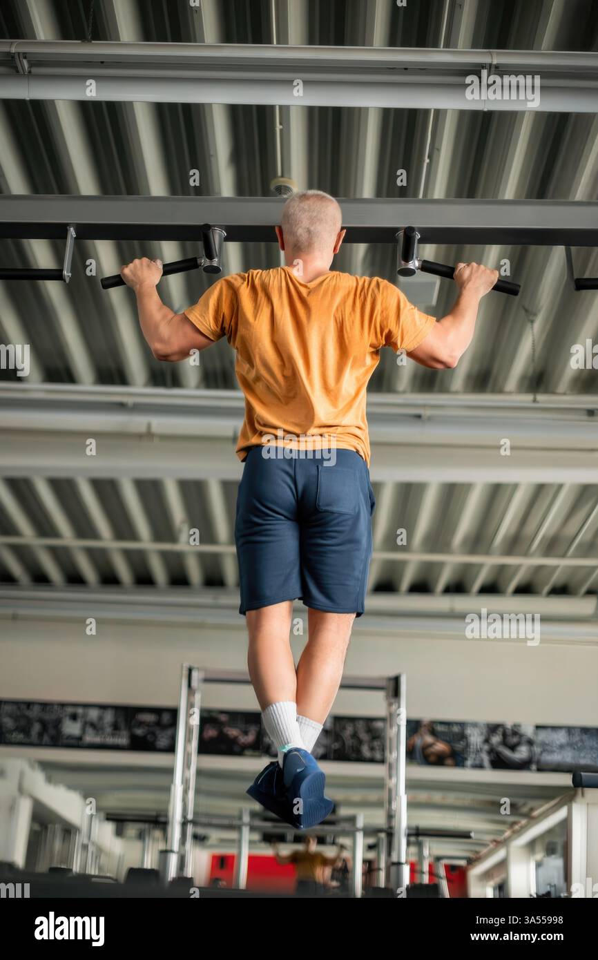 Athlete doing pull up hi-res stock photography and images - Alamy