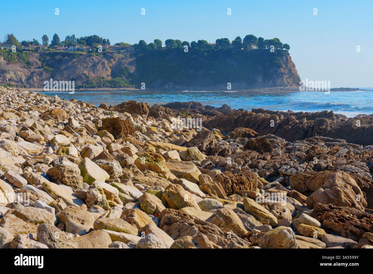 Wide view rocky landscape homes hi-res stock photography and images - Alamy