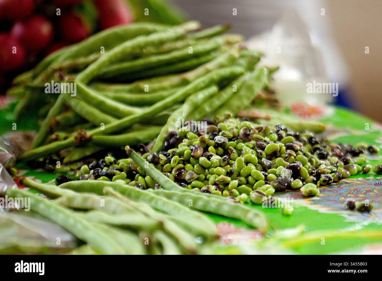 Traditional shelling hi-res stock photography and images - Alamy