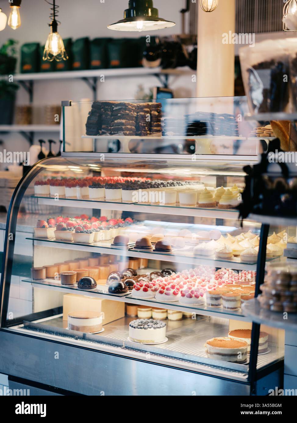 Cozy bakery rustic lighting hi-res stock photography and images - Alamy