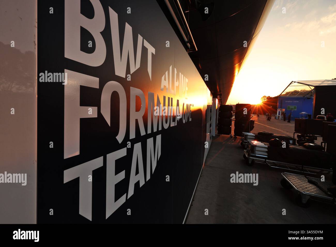 Alpine f1 team logo hi-res stock photography and images - Alamy