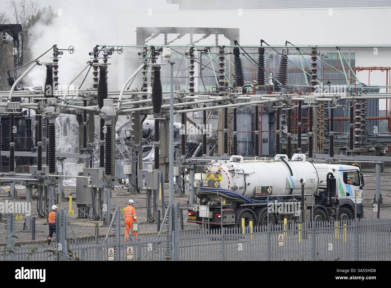 Electricity workers at the North Hyde electrical substation which ...