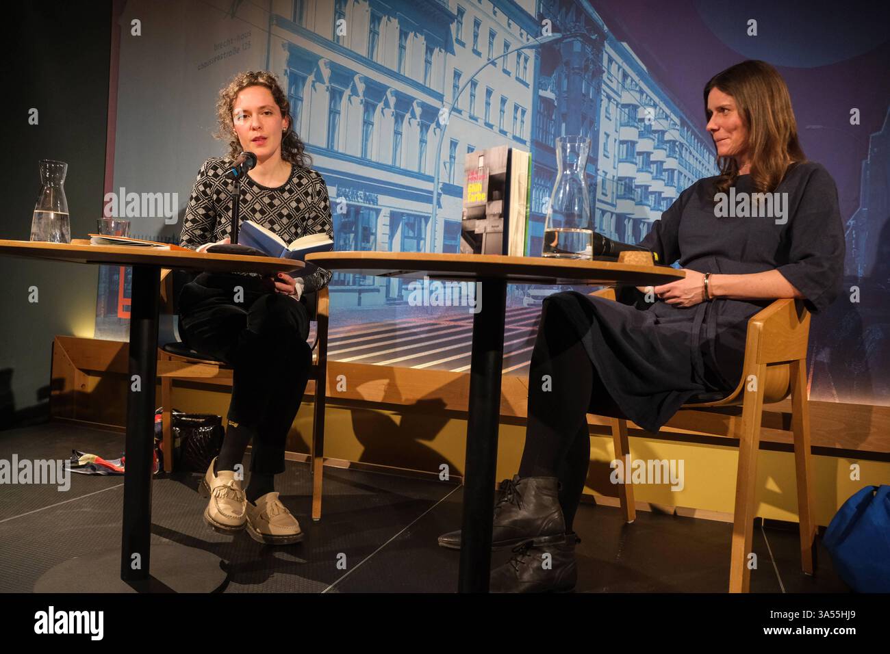 Thea Mantwill, Künstlerin und Autorin, liest im Brecht-Haus in Berlin ...