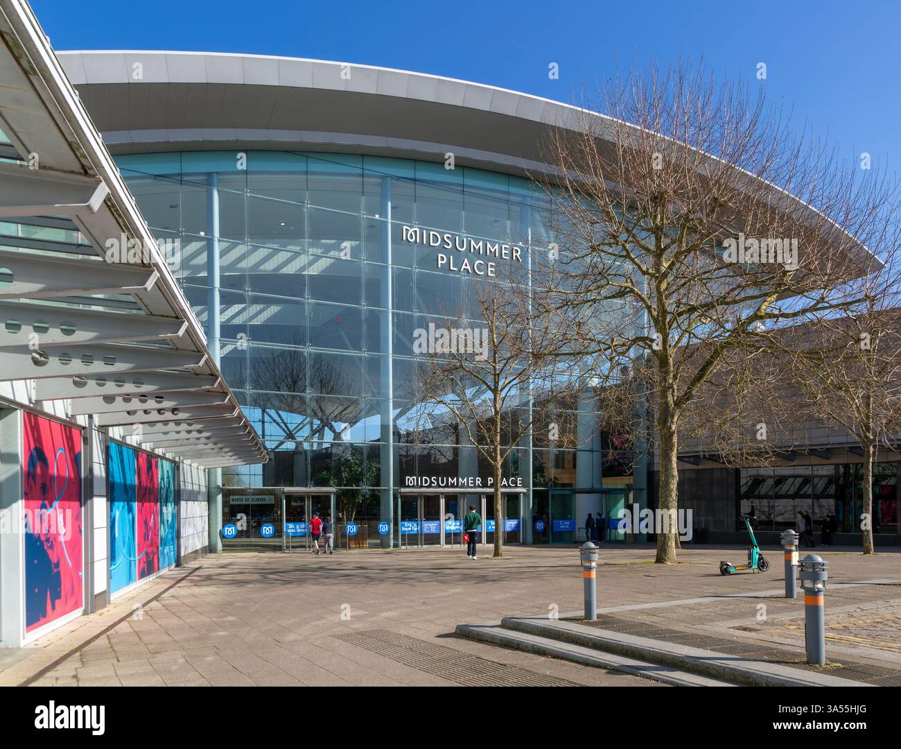 Midsummer Place shopping centre building, Milton Keynes Central ...