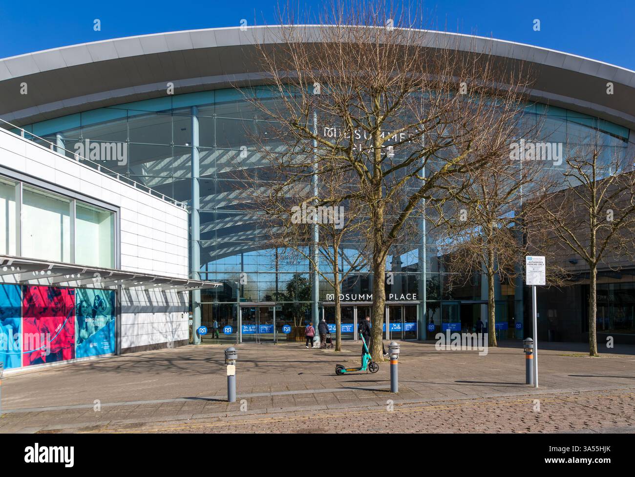 Midsummer Place shopping centre building, Milton Keynes Central ...