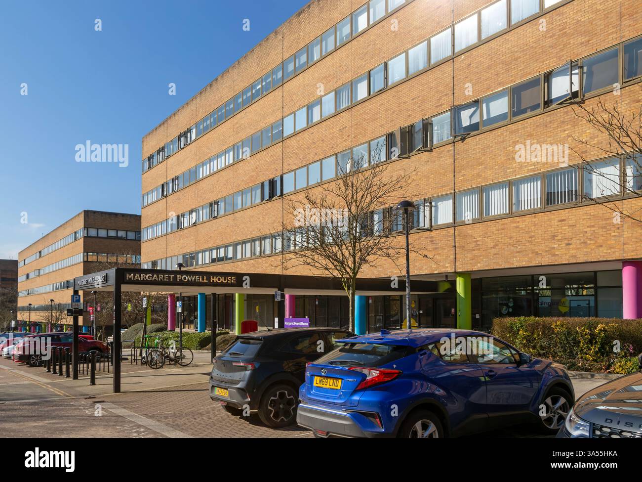 Office block buildings in Midsummer Boulevard, Milton Keynes Central ...