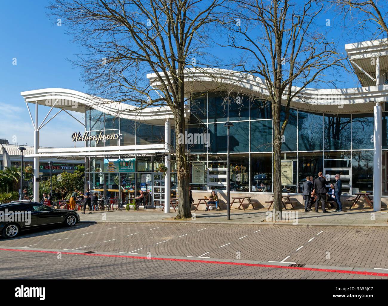 Wetherspoons public house, Midsummer Boulevard, Milton Keynes Central ...
