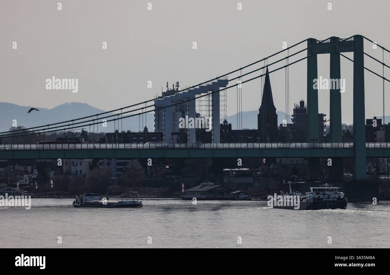 21 March 2025, North Rhine-Westphalia, Cologne: Ships cross the Rhine ...