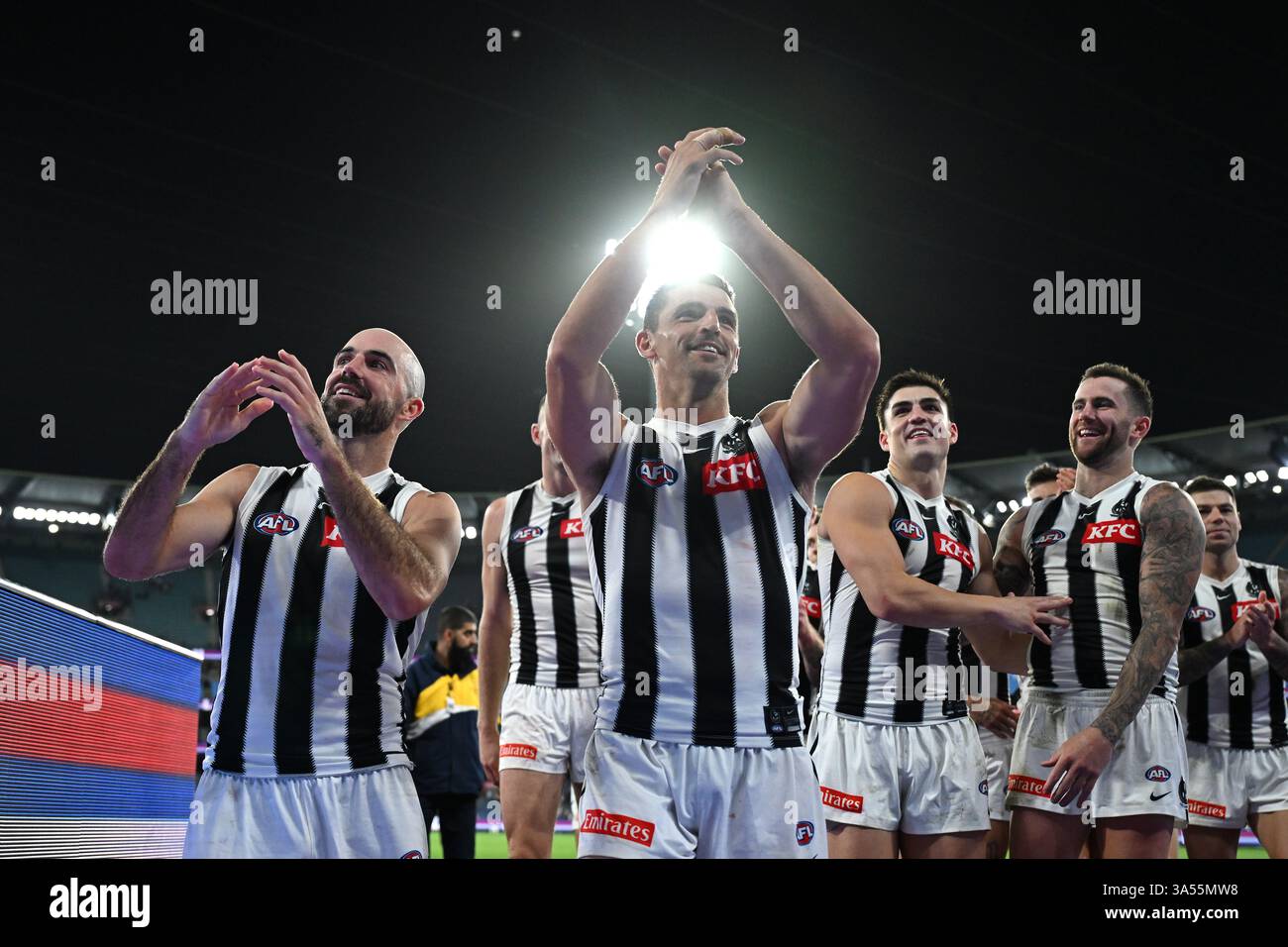 Steele Sidebottom of Collingwood (left) and Scott Pendlebury of ...