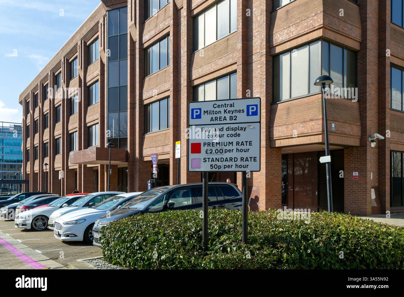 Pay and display parking information sign, Milton Keynes Central ...