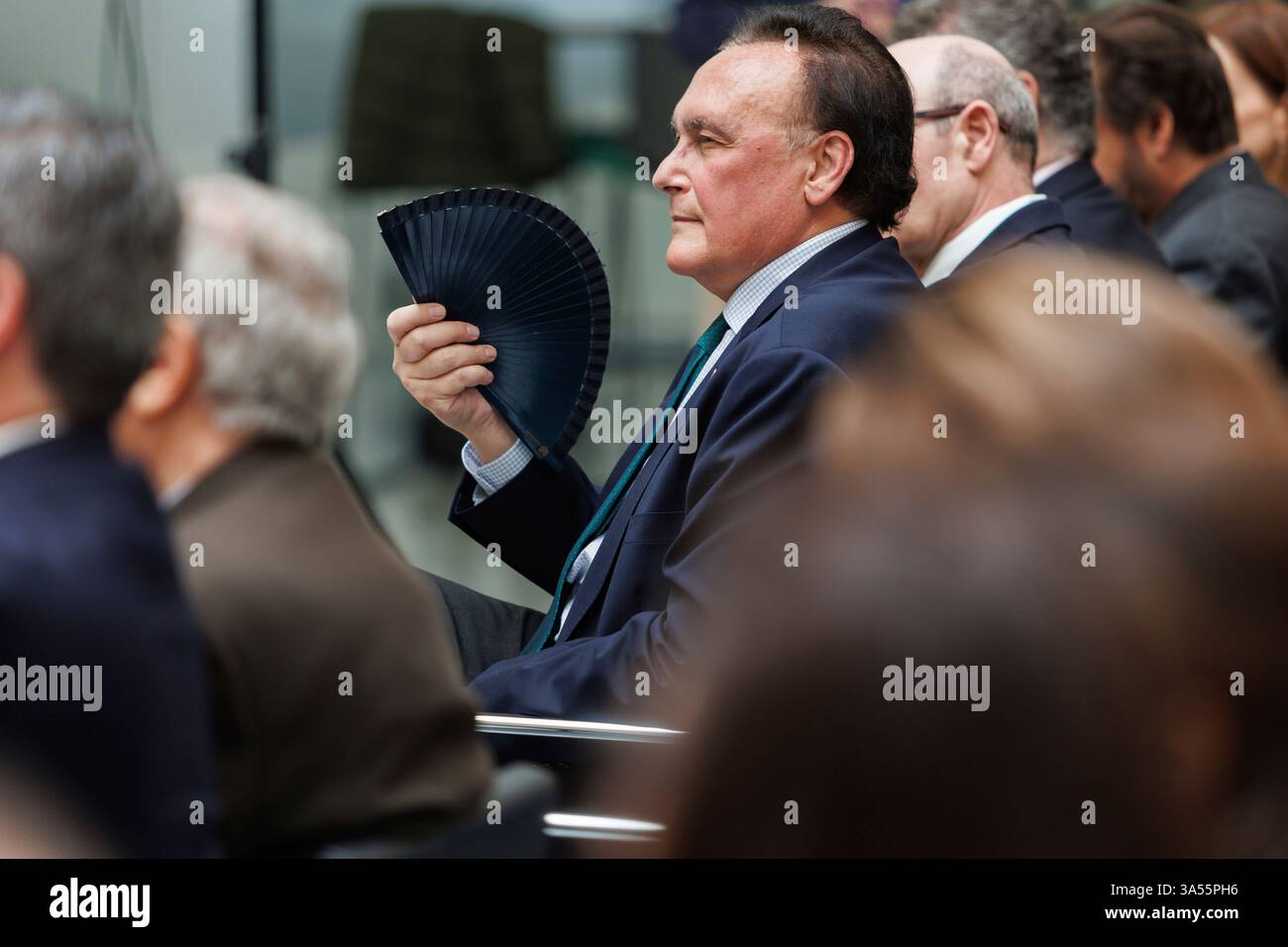The mayoress of Granada, Marifrán Carazo, during the signing of a ...