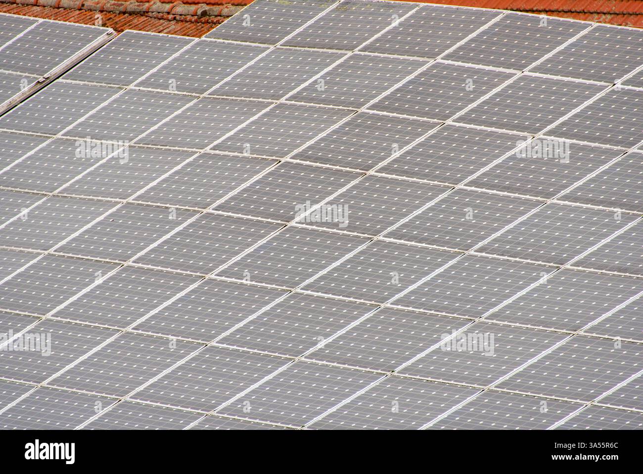 Commercial solar panels hi-res stock photography and images - Alamy