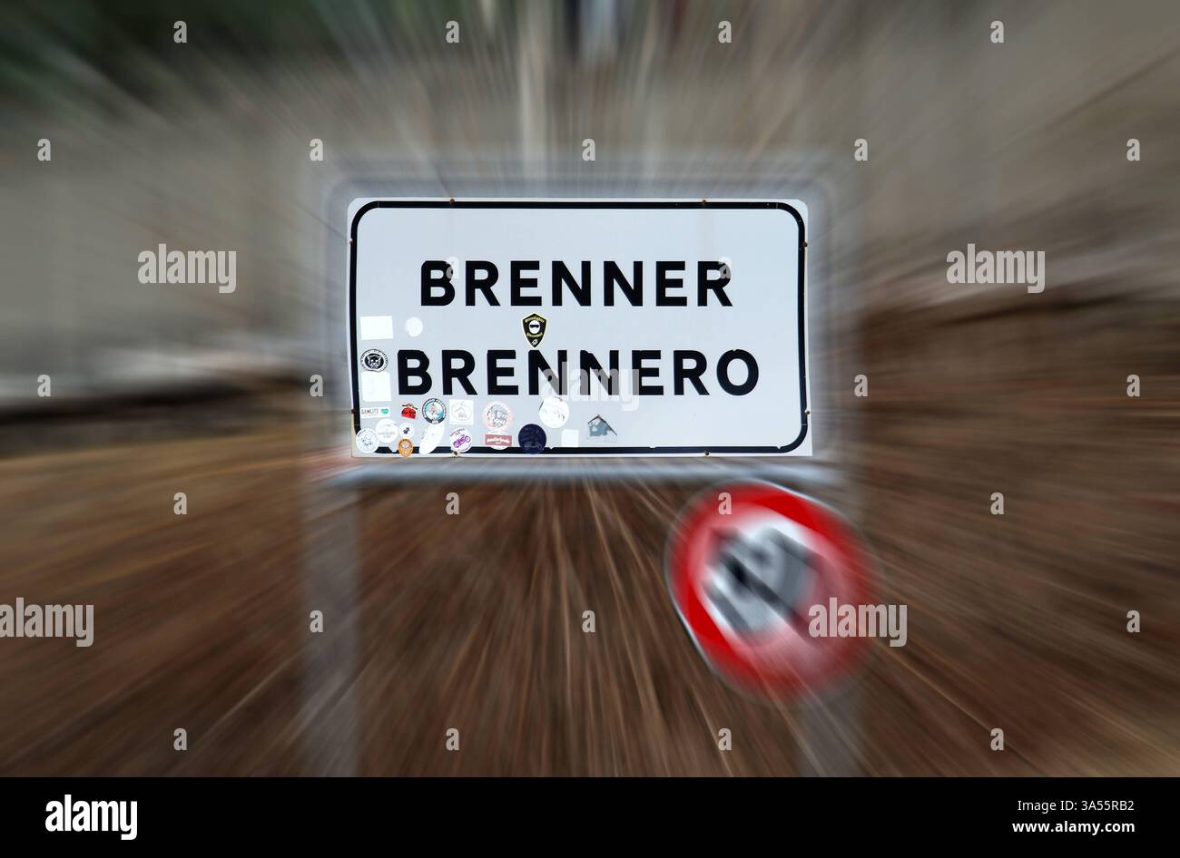 ACHTUNG BILD BEARBEITET Hier der Blick auf das Ortsschild, Ortstafel ...