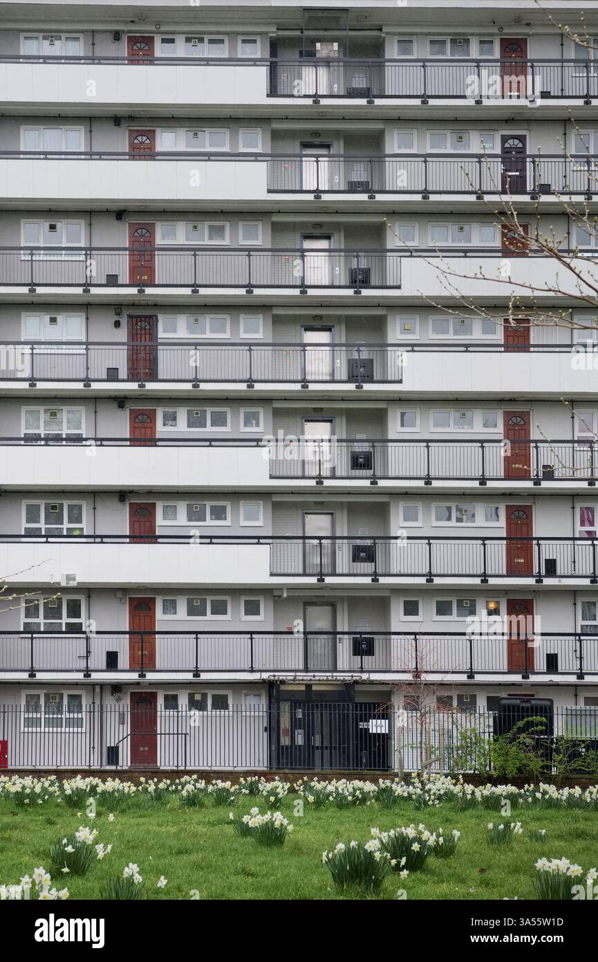 Front doors walkways and small windows hi-res stock photography and ...