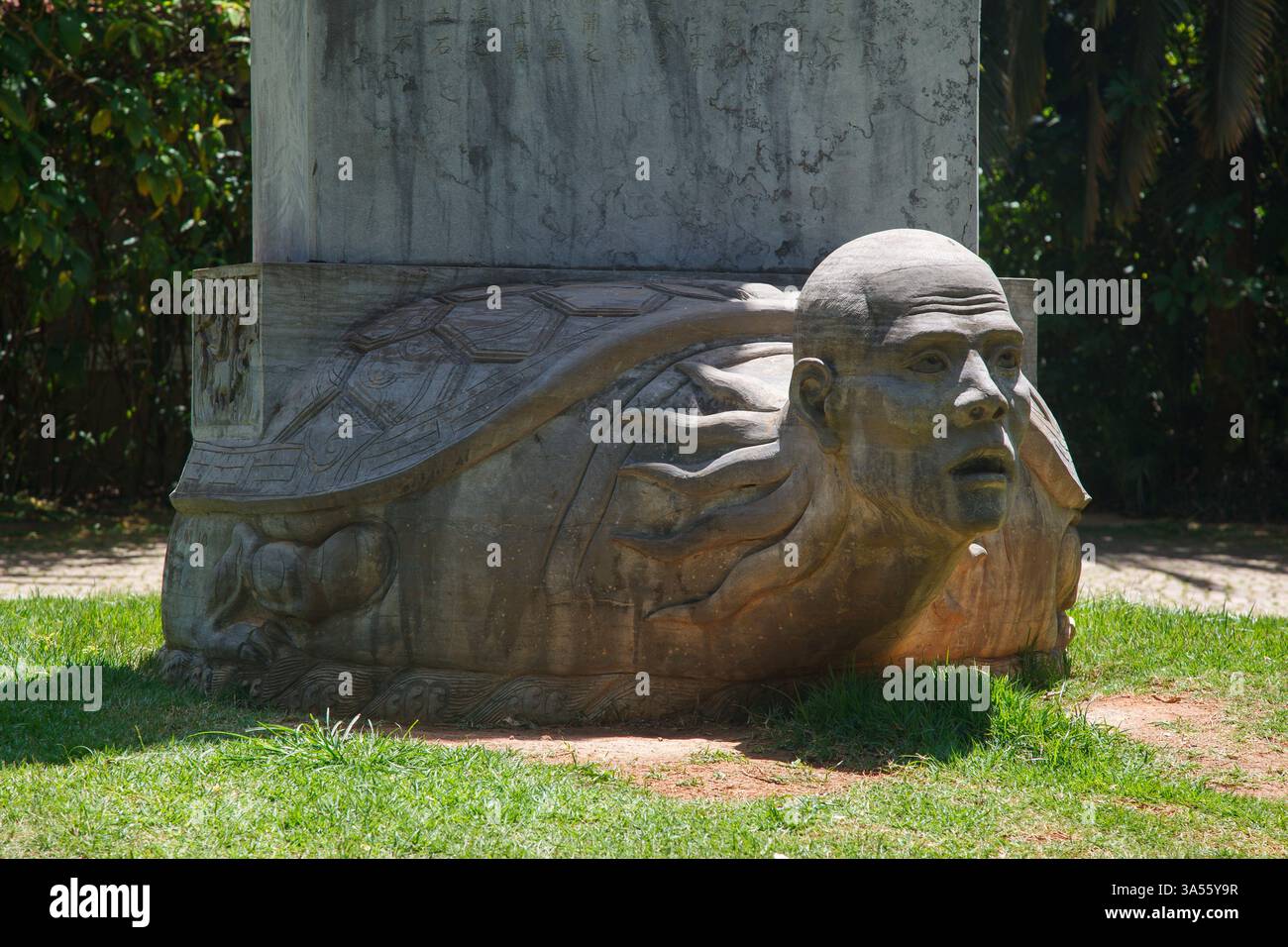 The Gui Tuo Bei sculpture from the chinese artist, Zhang Huan, Inhotim ...