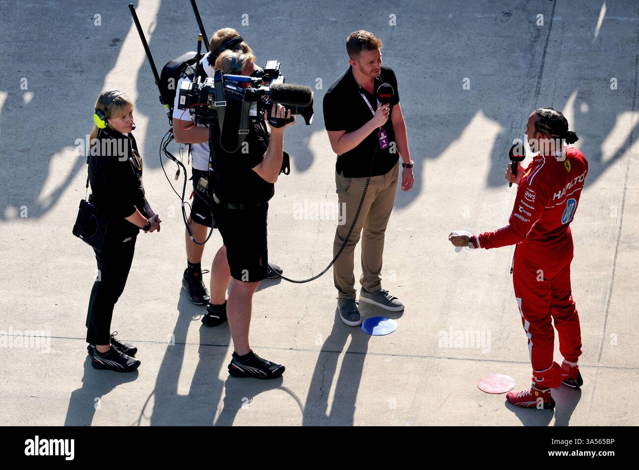 Lewis Hamilton (GBR) Ferrari, pole position, in Sprint Qualifying parc ...