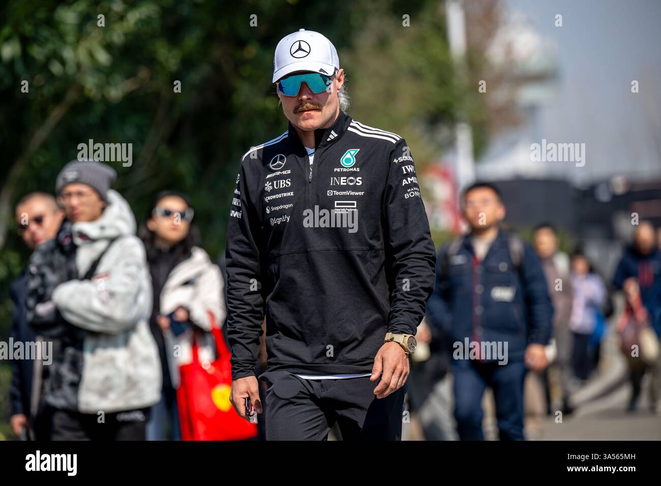 Chinese grand prix 2025 mercedes hi-res stock photography and images ...