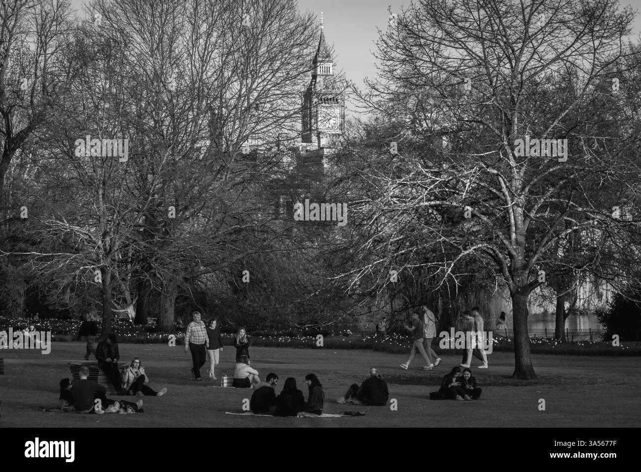 Tourists sunshine Black and White Stock Photos & Images - Alamy