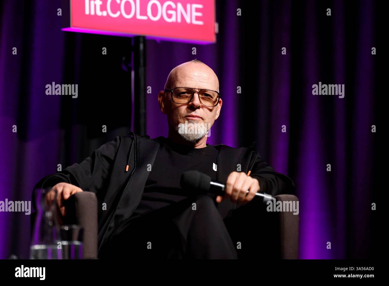 Rapper Thomas D auf der Lit.Cologne 2025 Veranstaltung MfG. Mit ...