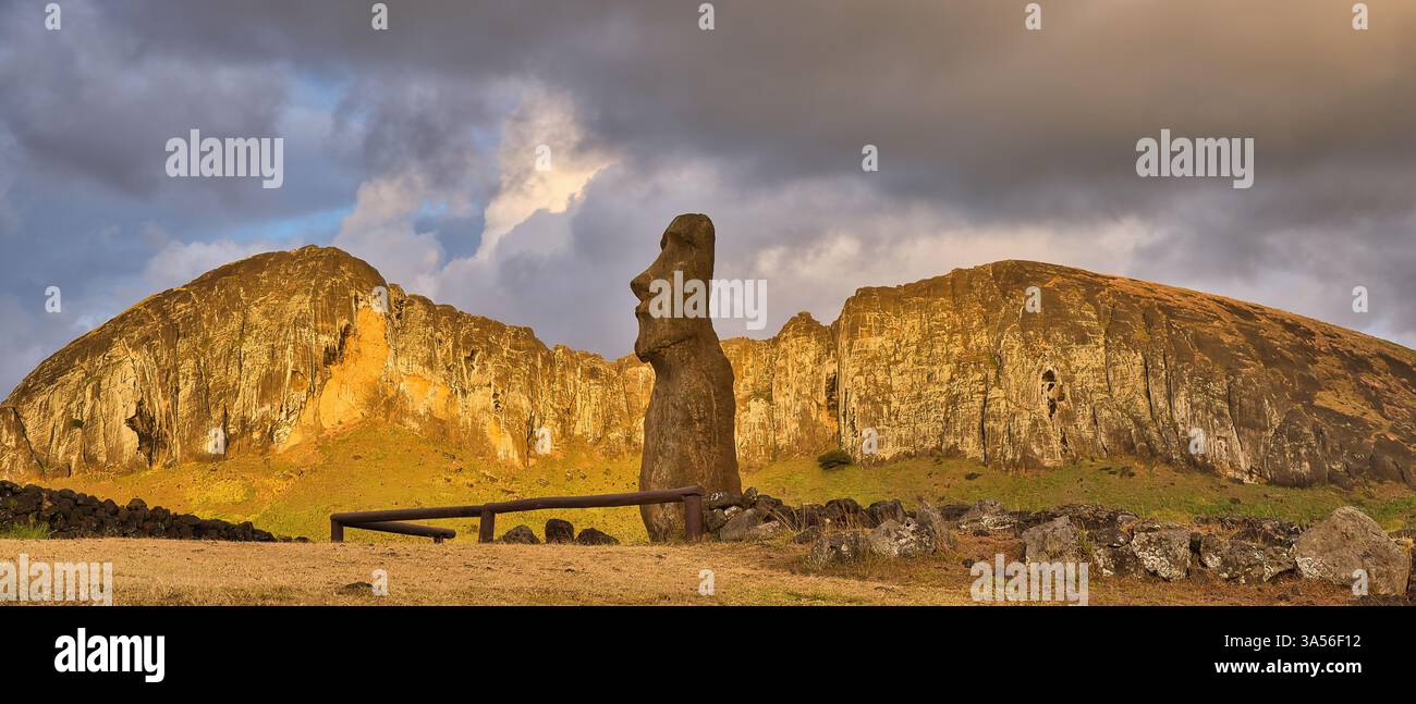 The lone moai, aka the Travelling Moai, that stands at the entrance to ...