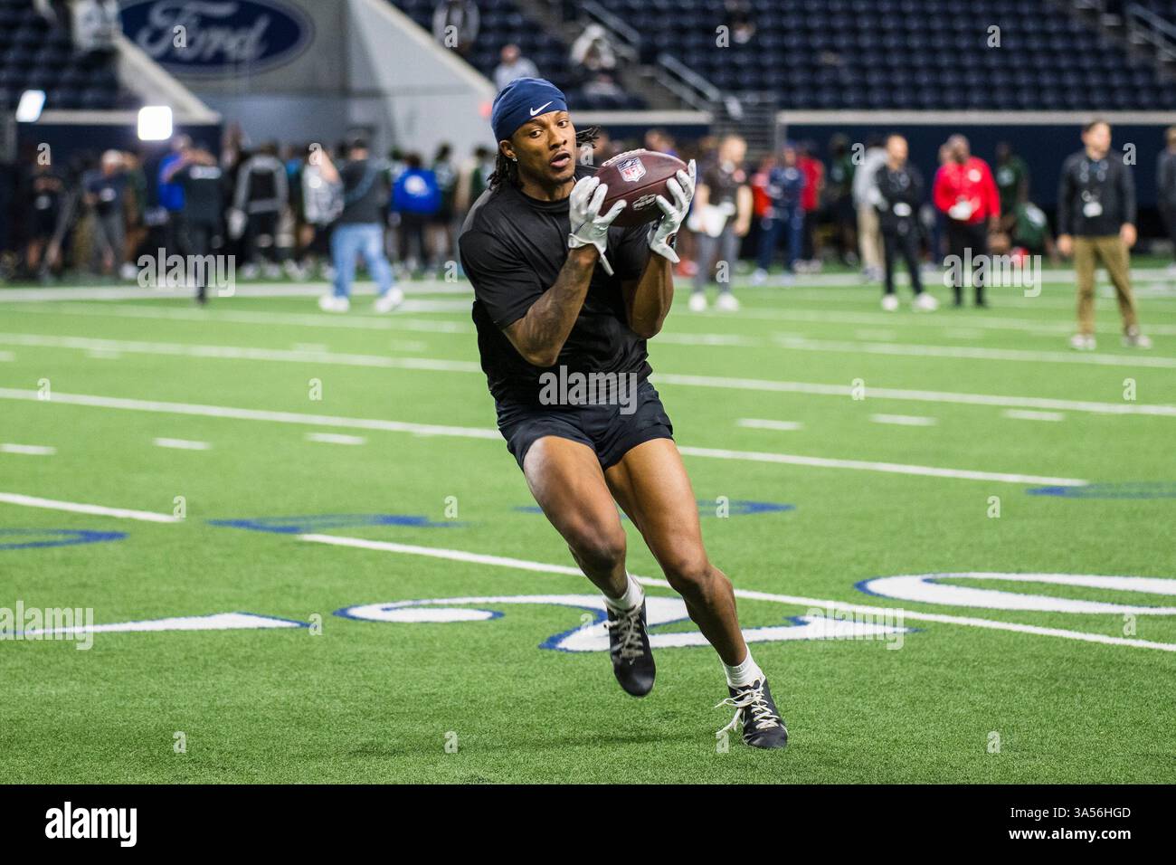 West Virginia's Justin Robertson runs a drill during the Big 12 ...
