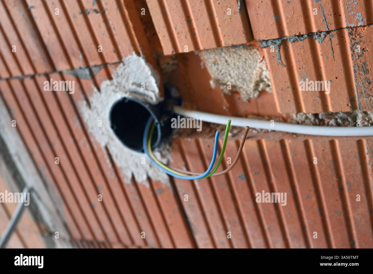Wohnungsbau,Rohbau,Eigentumswohnungen. Elektrik,Strom,elektrische Anschluesse,Stromkabel,Dosen ...